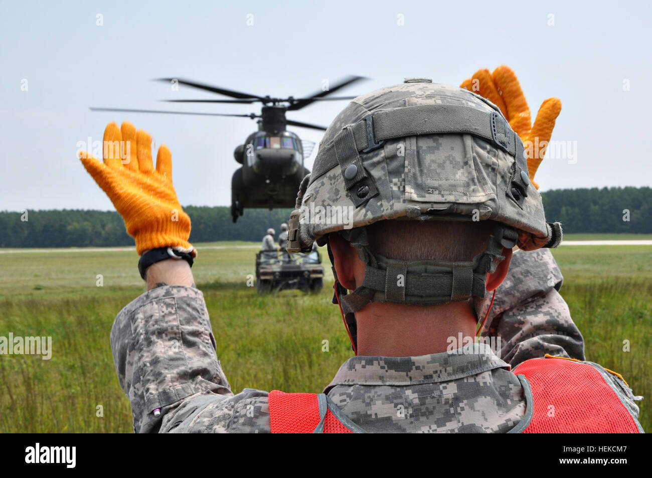 Soldiers at the U.S. Army Pathfinder School at Fort Pickett, Virginia ...