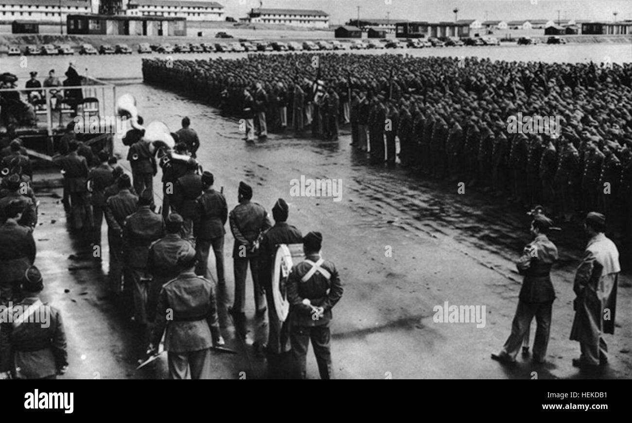 Soldiers military personnel participate Black and White Stock Photos ...