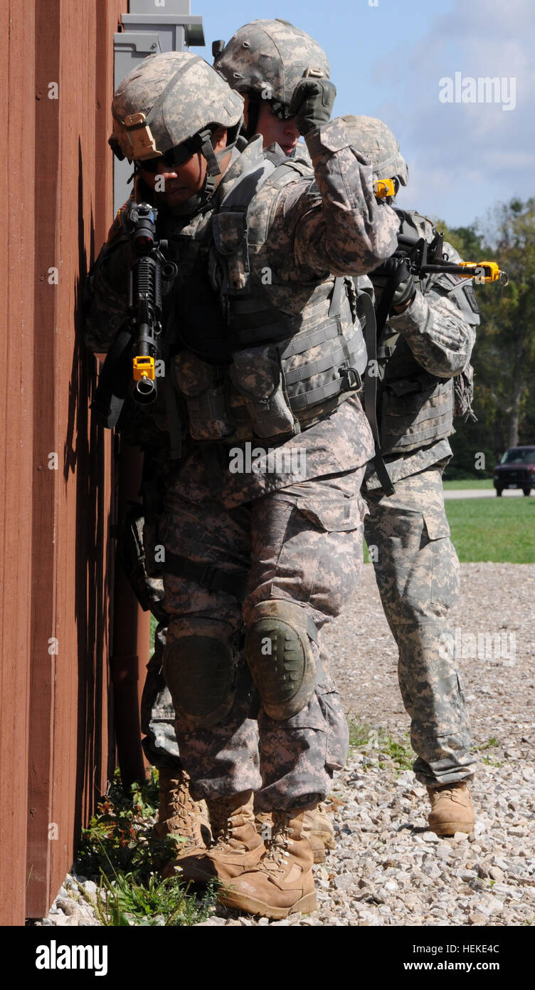 Military police from the 157th Maneuver Enhancement Brigade, Wisconsin ...