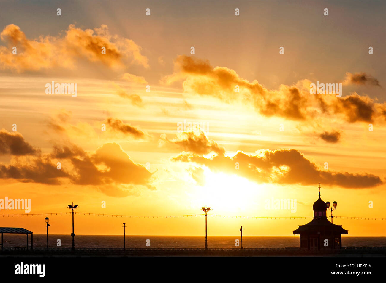 Red yellow glow girders hi-res stock photography and images - Alamy