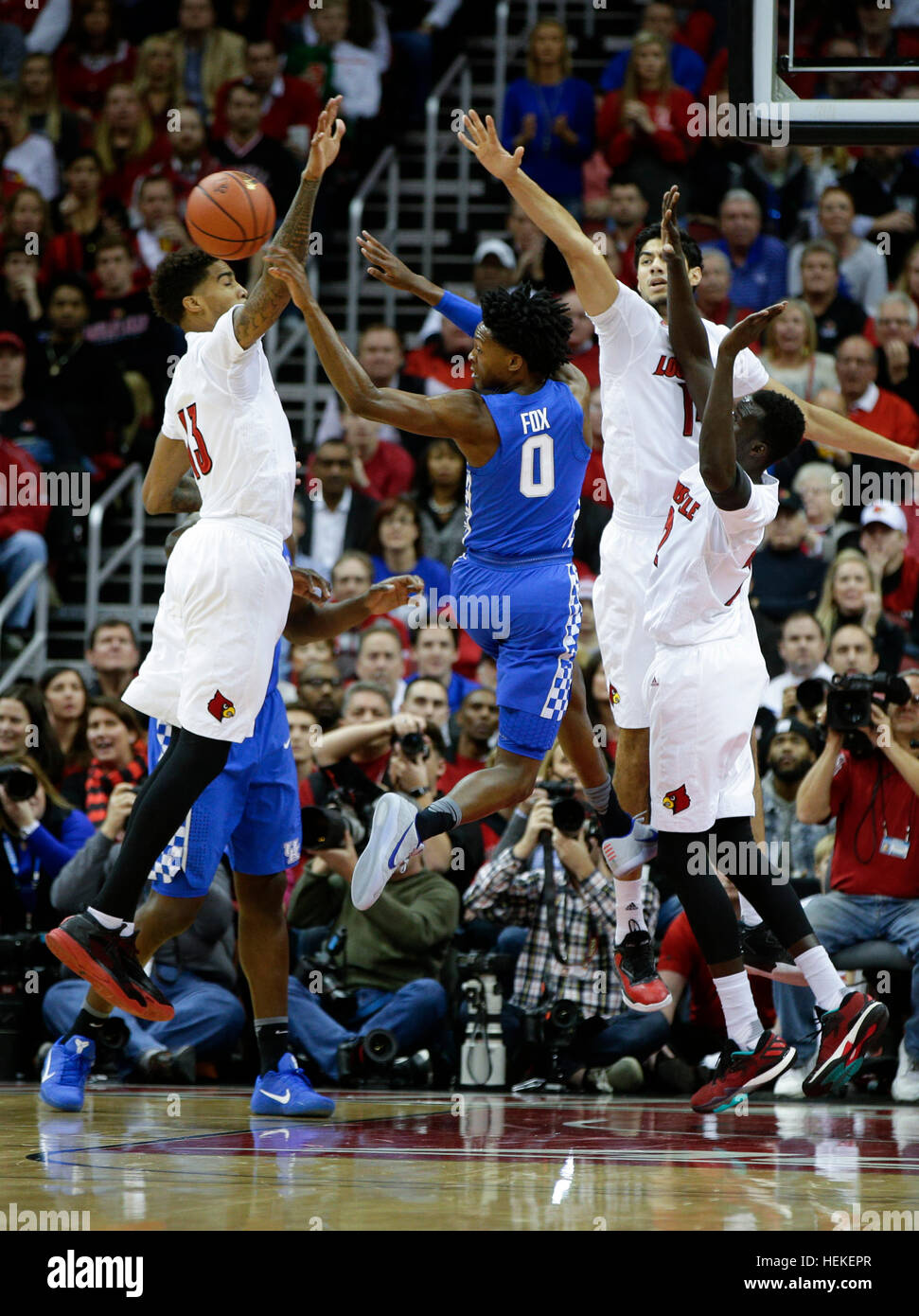 Kentucky wildcats guard deaaron fox 0 hi-res stock photography and ...