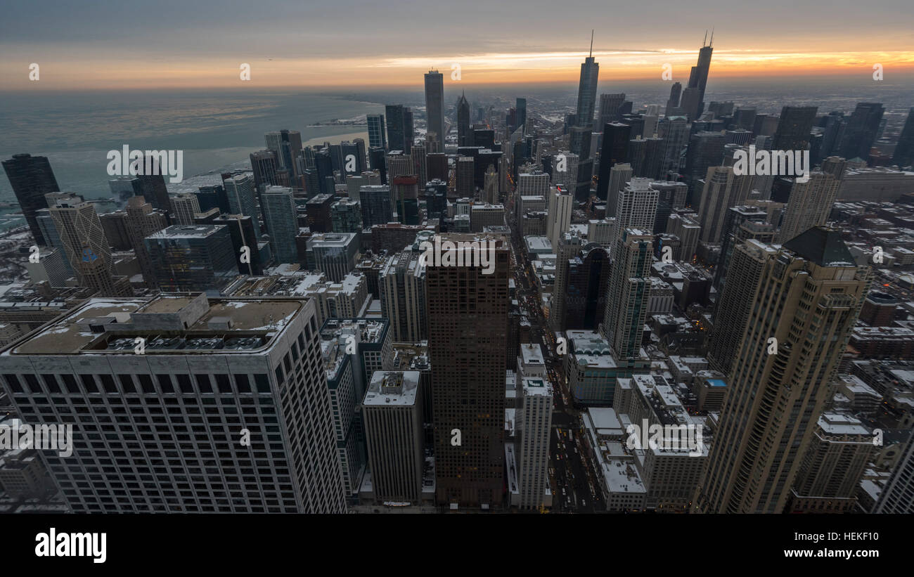 Chicago, USA. 21 December 2016. Weather. The sun sets on the winter ...