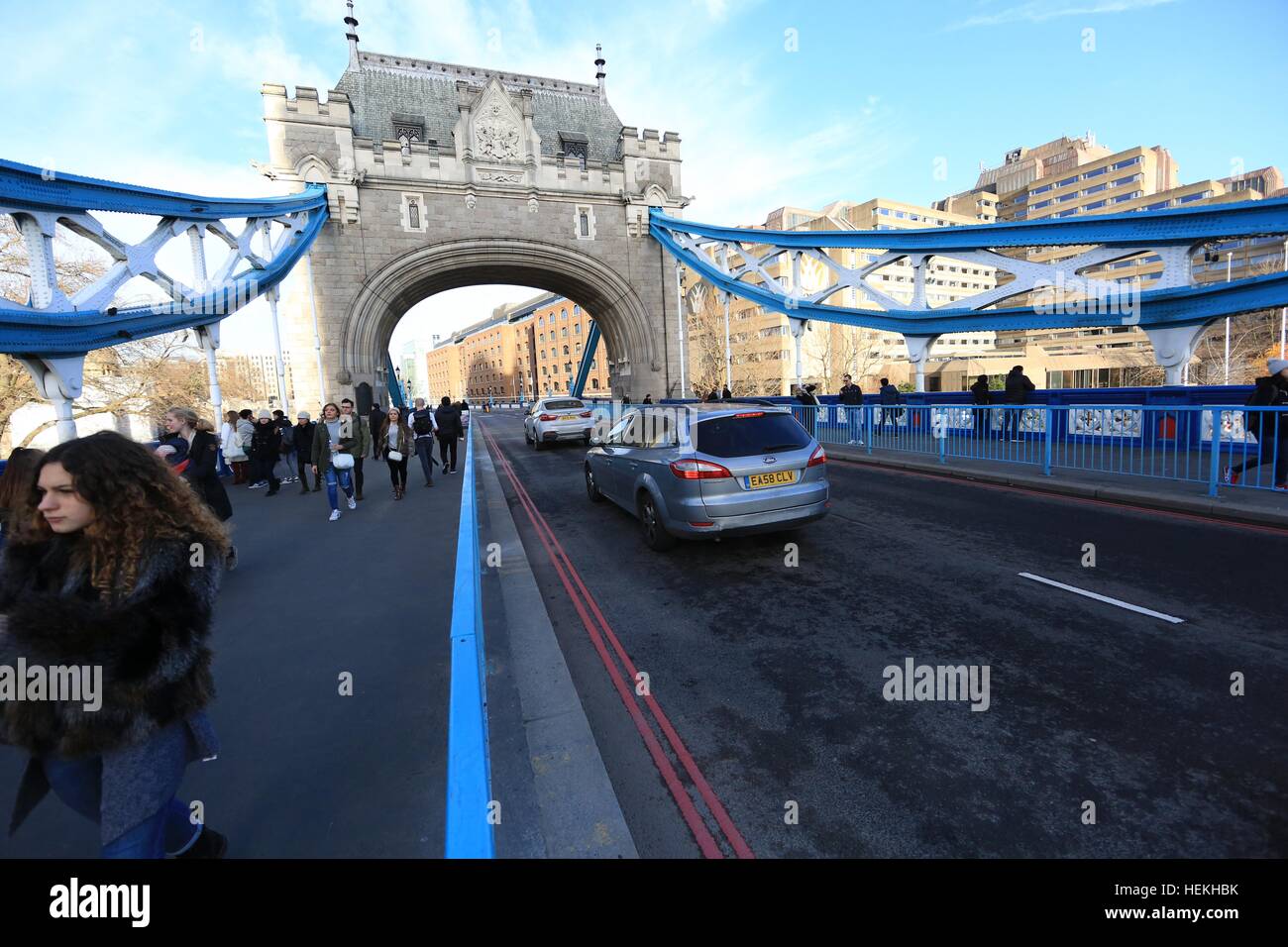Tower Bridge reopens to road traffic ahead of schedule Stock Photo - Alamy