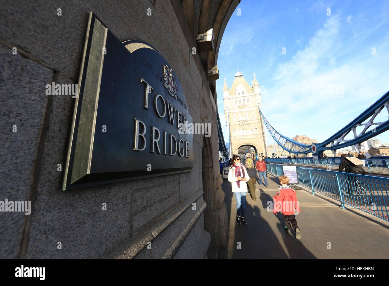 Tower Bridge reopens to road traffic ahead of schedule Stock Photo - Alamy