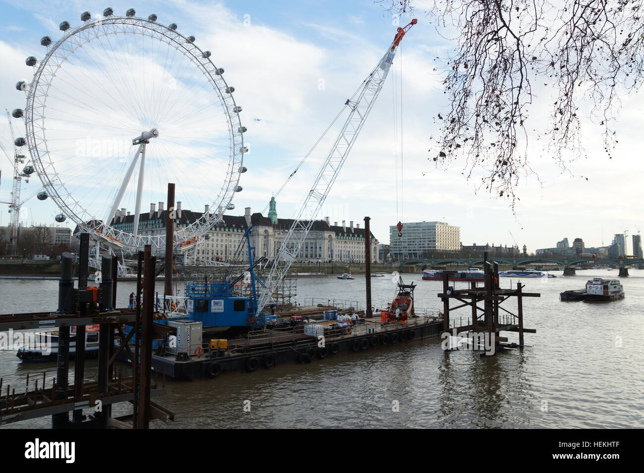 London, UK. 22 December 2016. Marine engineers construct a new pier ...
