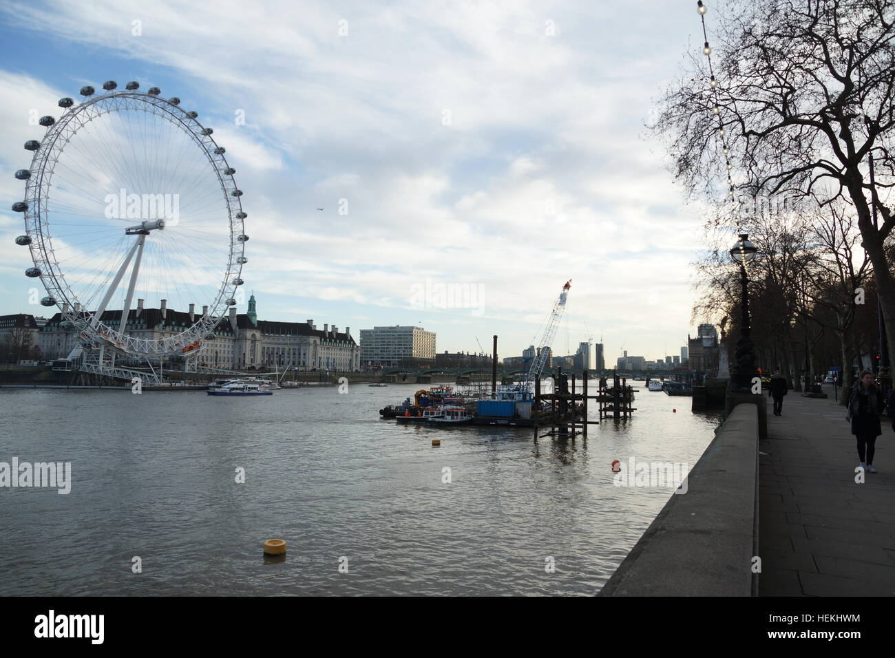 London, UK. 22 December 2016. Marine engineers construct a new pier ...