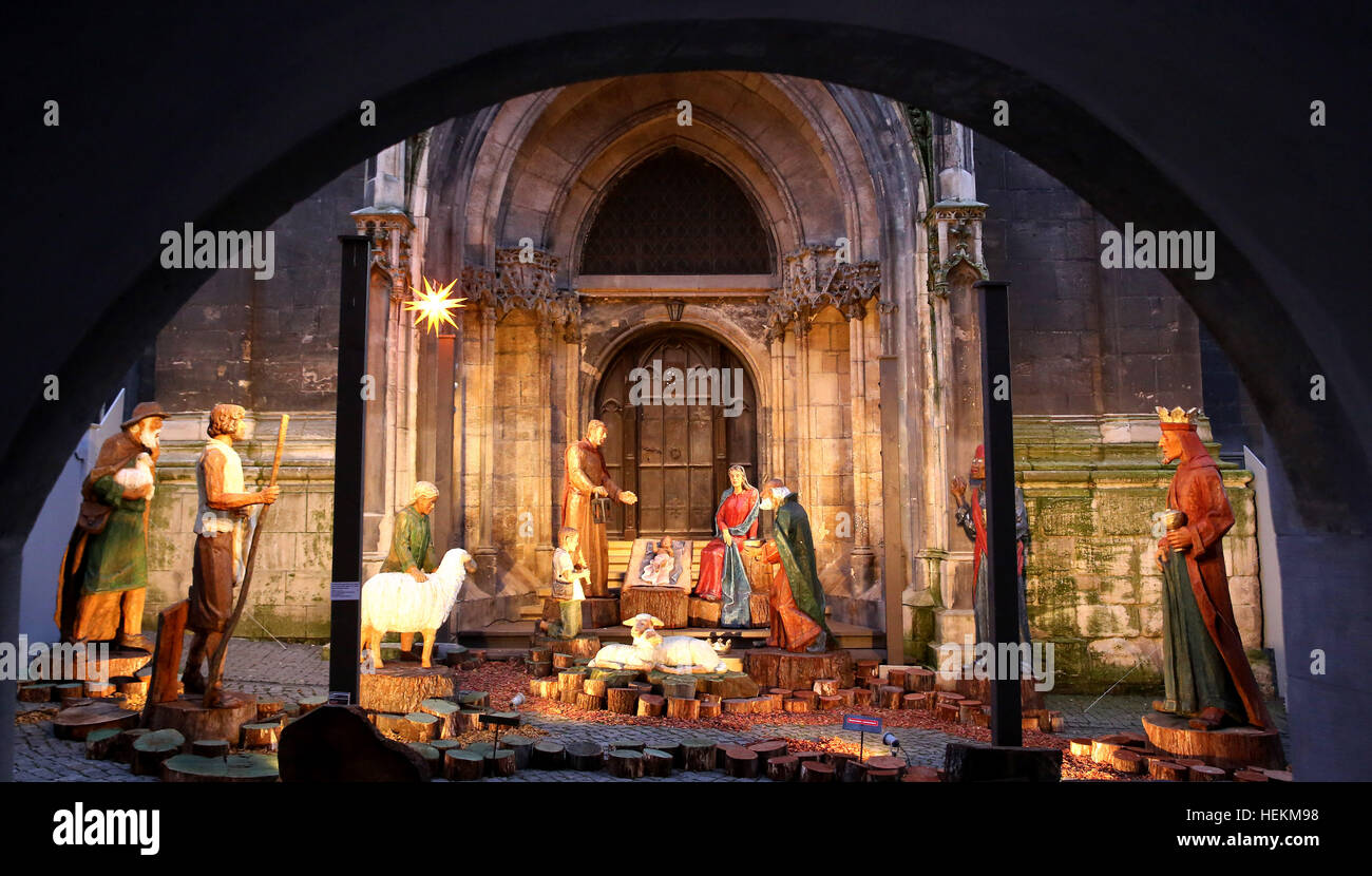 Naumburg, Germany. 28th Nov, 2016. A life-size Nativity scene featuring ...