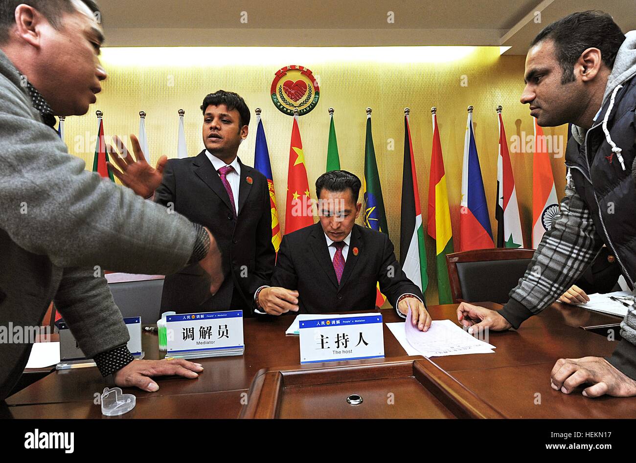(161223) -- YIWU, Dec. 23, 2016 (Xinhua) -- Indian businessman Rajkumar ...