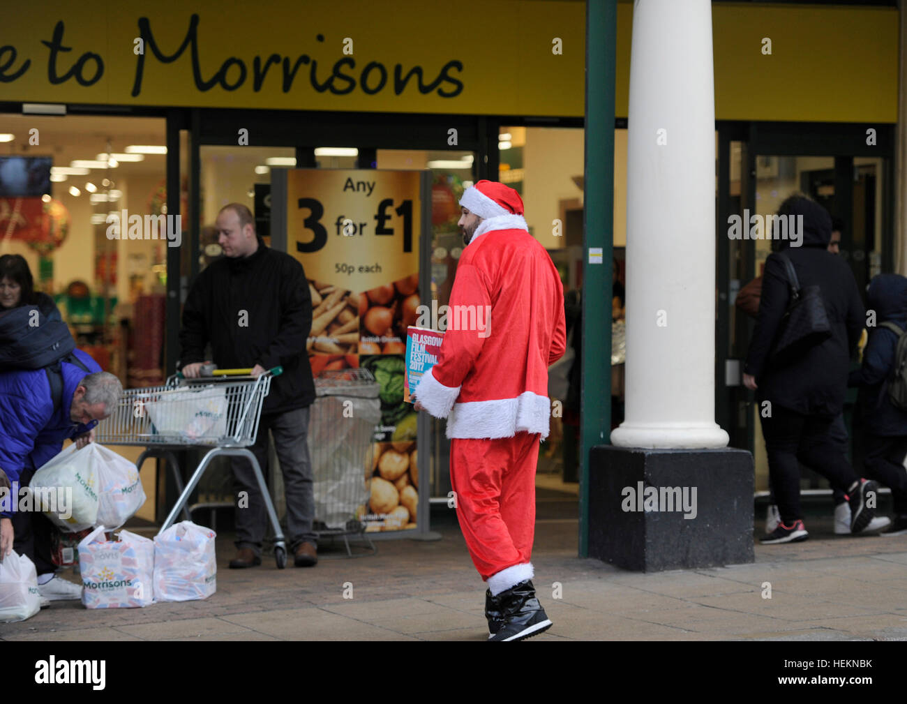 Shoppers morrisons supermarket hi-res stock photography and images - Alamy