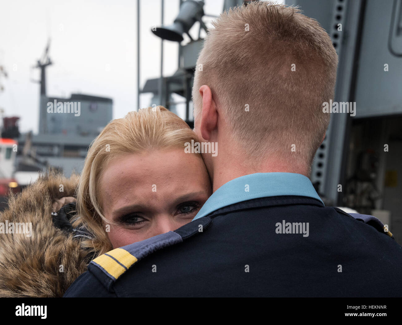 Wilhelmshaven, Germany. 23rd Dec, 2016. After the return of the frigate ...