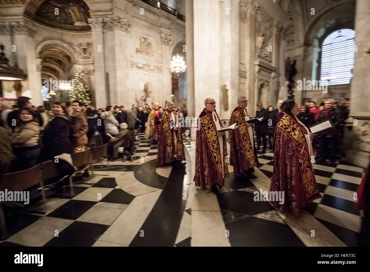 London, UK. 23rd December, 2016. Christmas carol service at St. Paul's ...