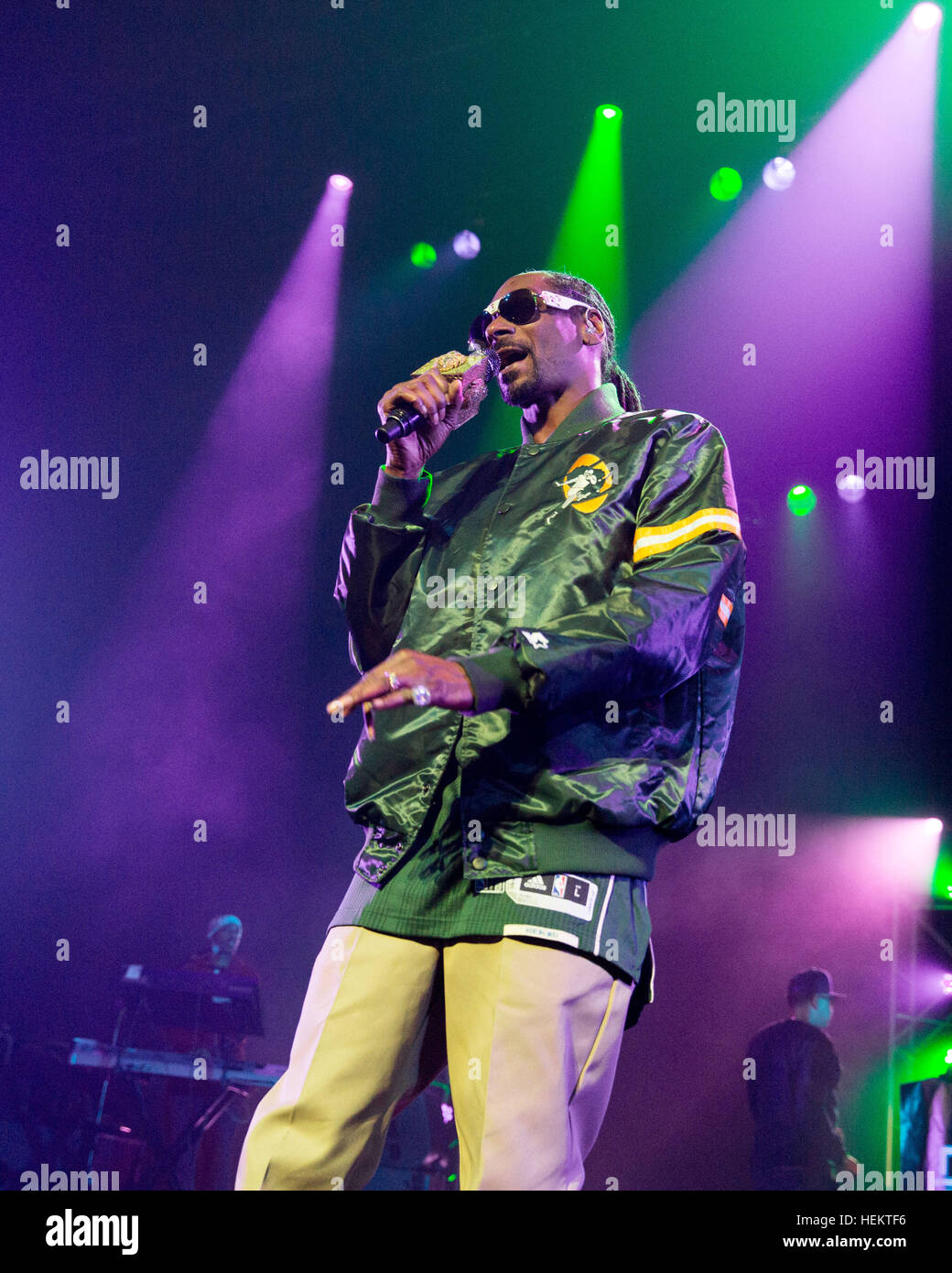 Milwaukee, Wisconsin, USA. 23rd Dec, 2016. SNOOP DOGG (CORDOZAR CALVIN ...