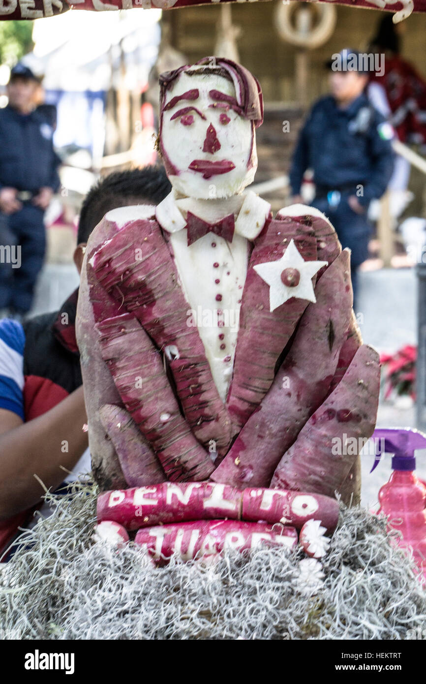 Oaxaca, Mexico. 23rd December, 2016. This year the traditional Radish ...