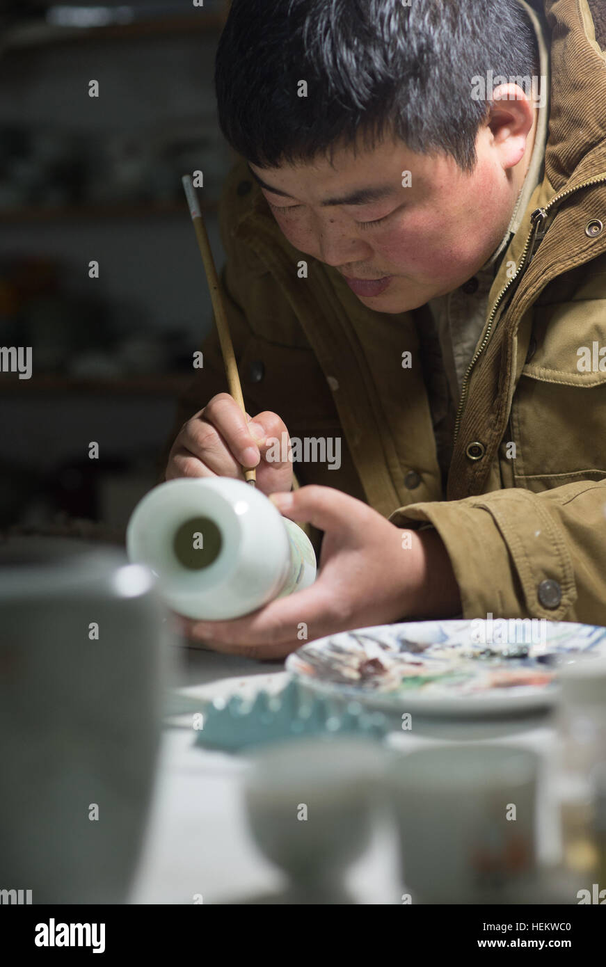 Jingdezhen, China's Jiangxi Province. 23rd Dec, 2016. Artist Xiang ...