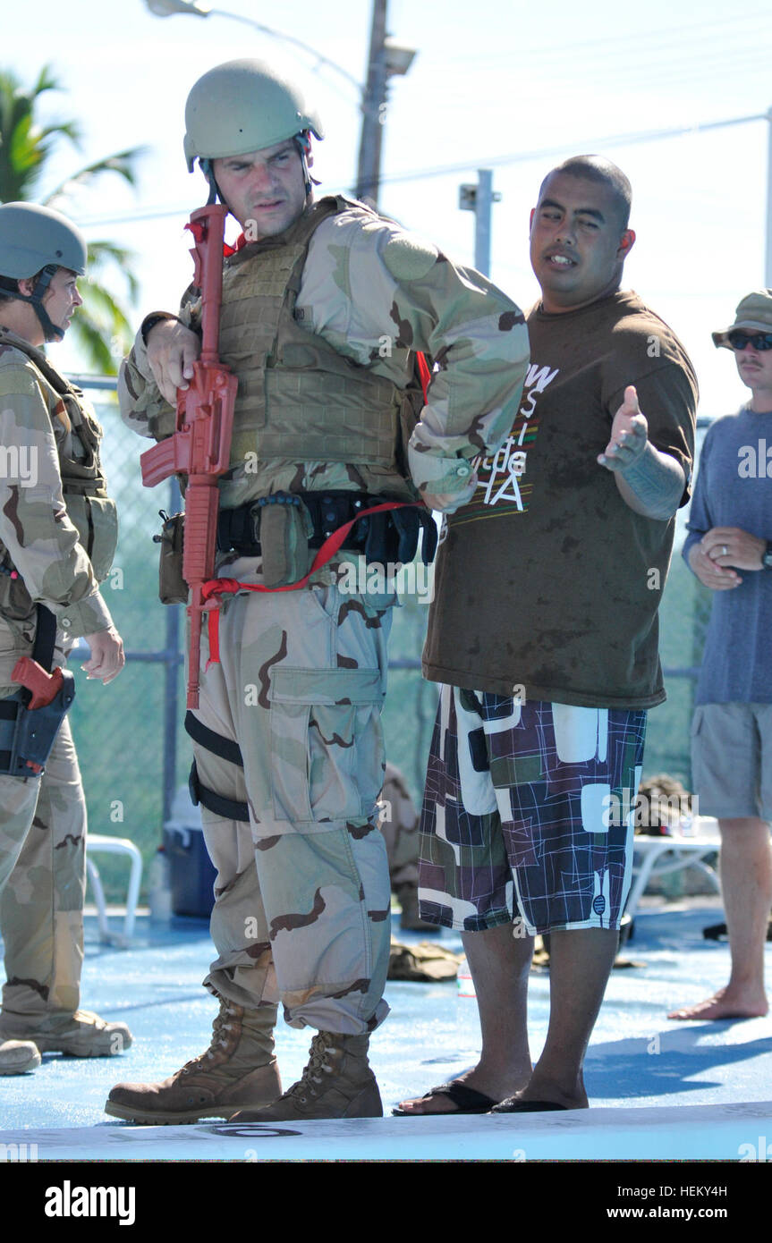 U s coast guardsmen of maritime safety and security team 91114 hi-res ...