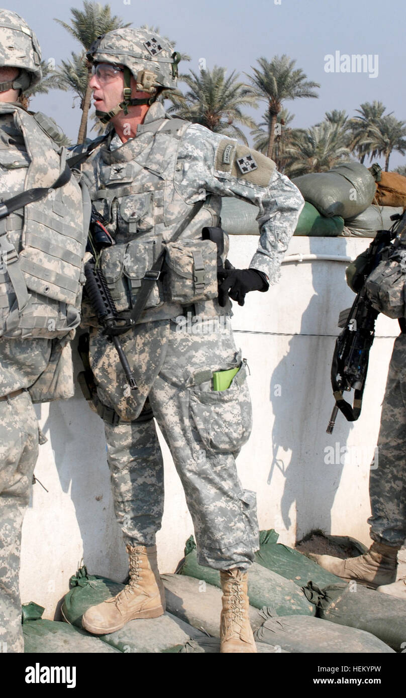 Commander of the 4th iraqi army division hi-res stock photography and ...