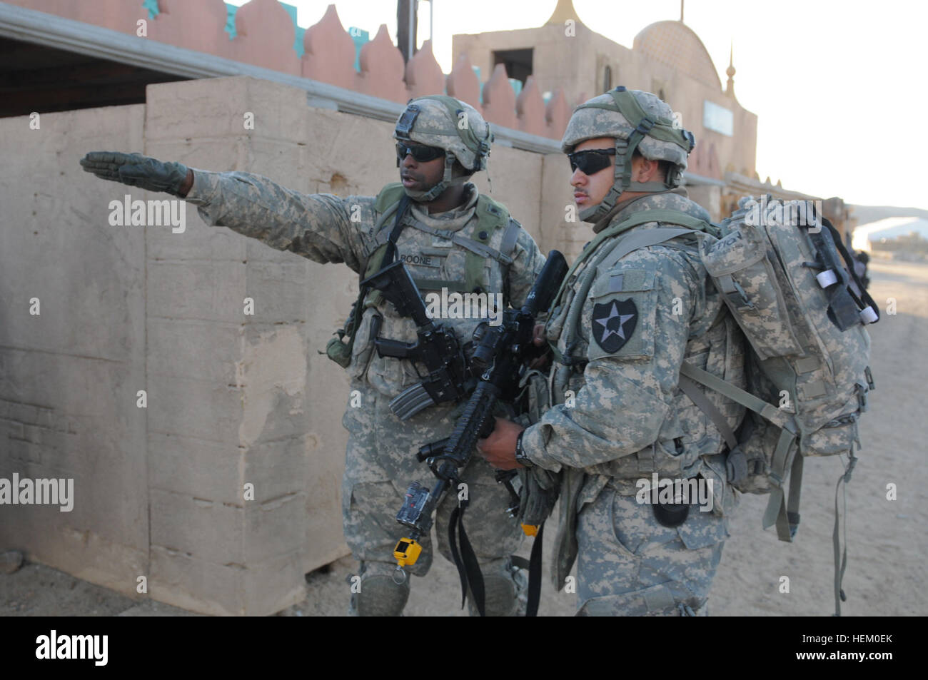 Army soldiers with personal security detachment hi-res stock ...