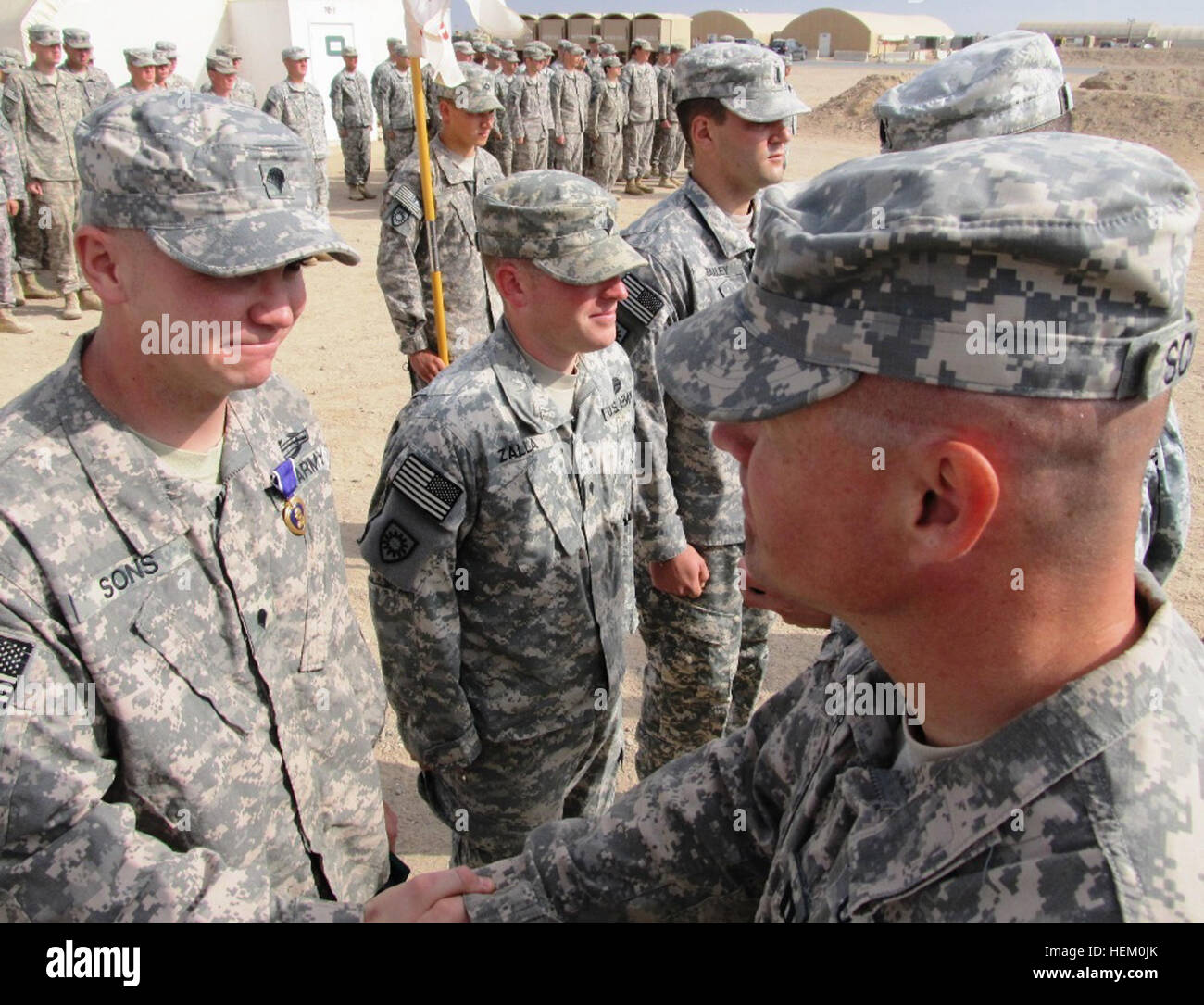 Four soldiers receive Purple Hearts in Kuwait 491811 Stock Photo - Alamy