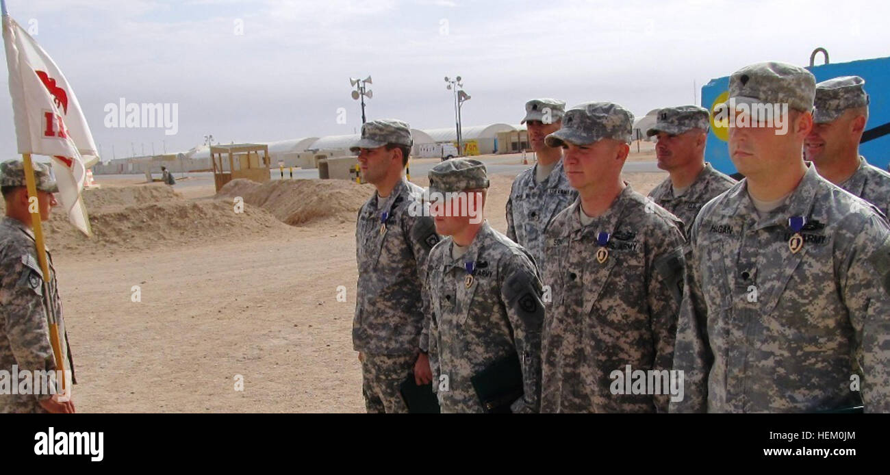 Purple hearts soldiers hi-res stock photography and images - Alamy