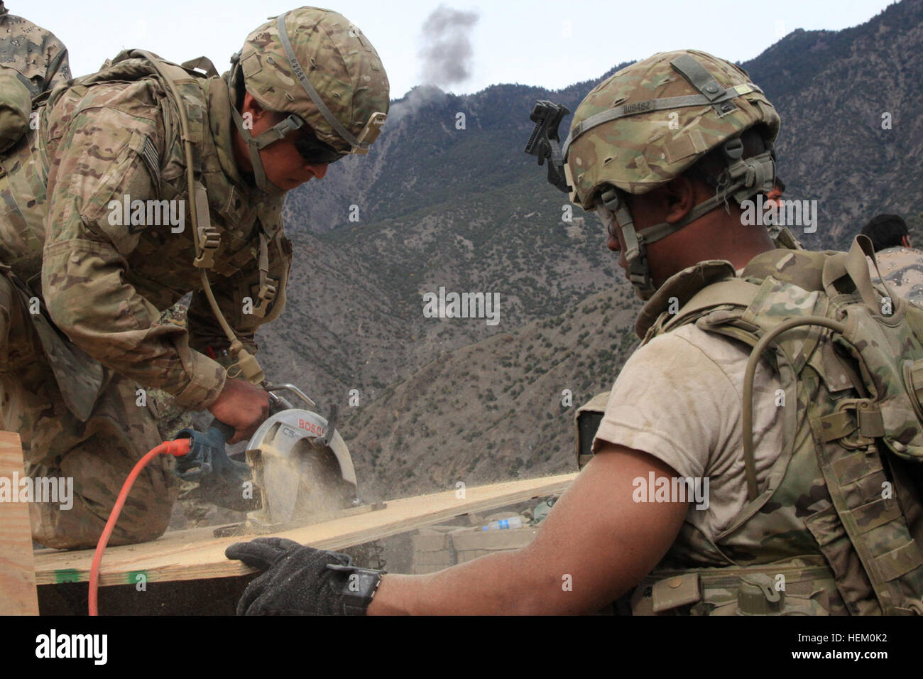 U.S. soldiers from 236th, 17th Battalion, 18th Engineering Team ...