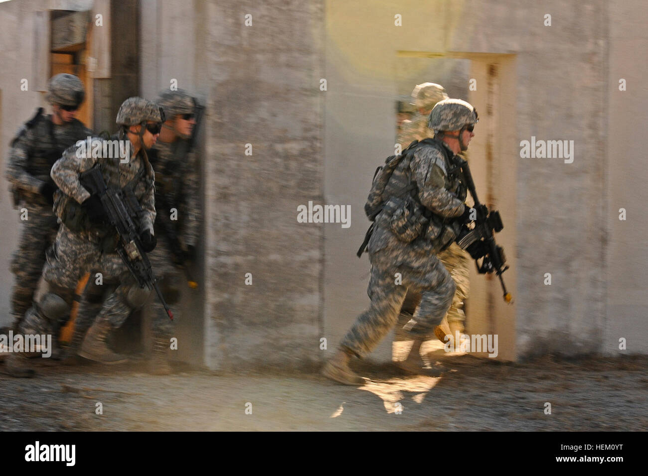 Paratroopers from the 2nd Battalion, 505th Parachute Infantry Regiment ...