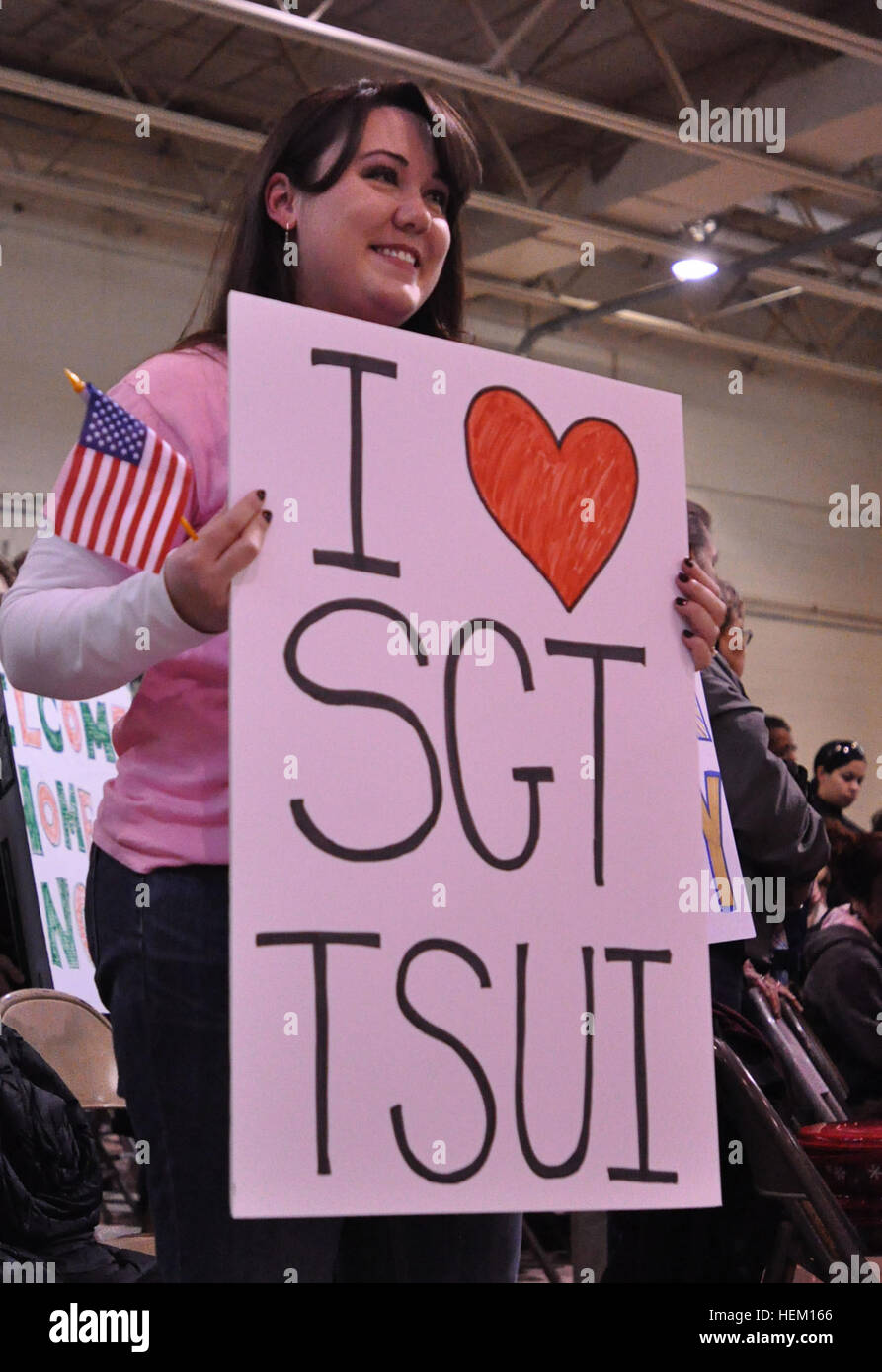 Elizabeth Tsui of Alexandria welcomes home husband, Sgt. Thomas Tsui ...