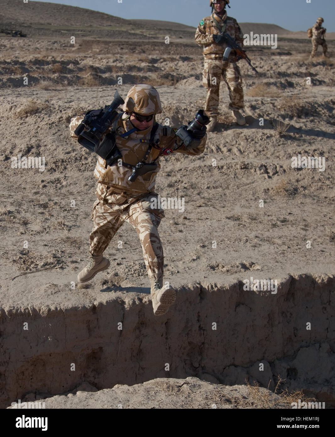 Romanian army soldiers from 300th Mechanized Infantry Battalion, St ...