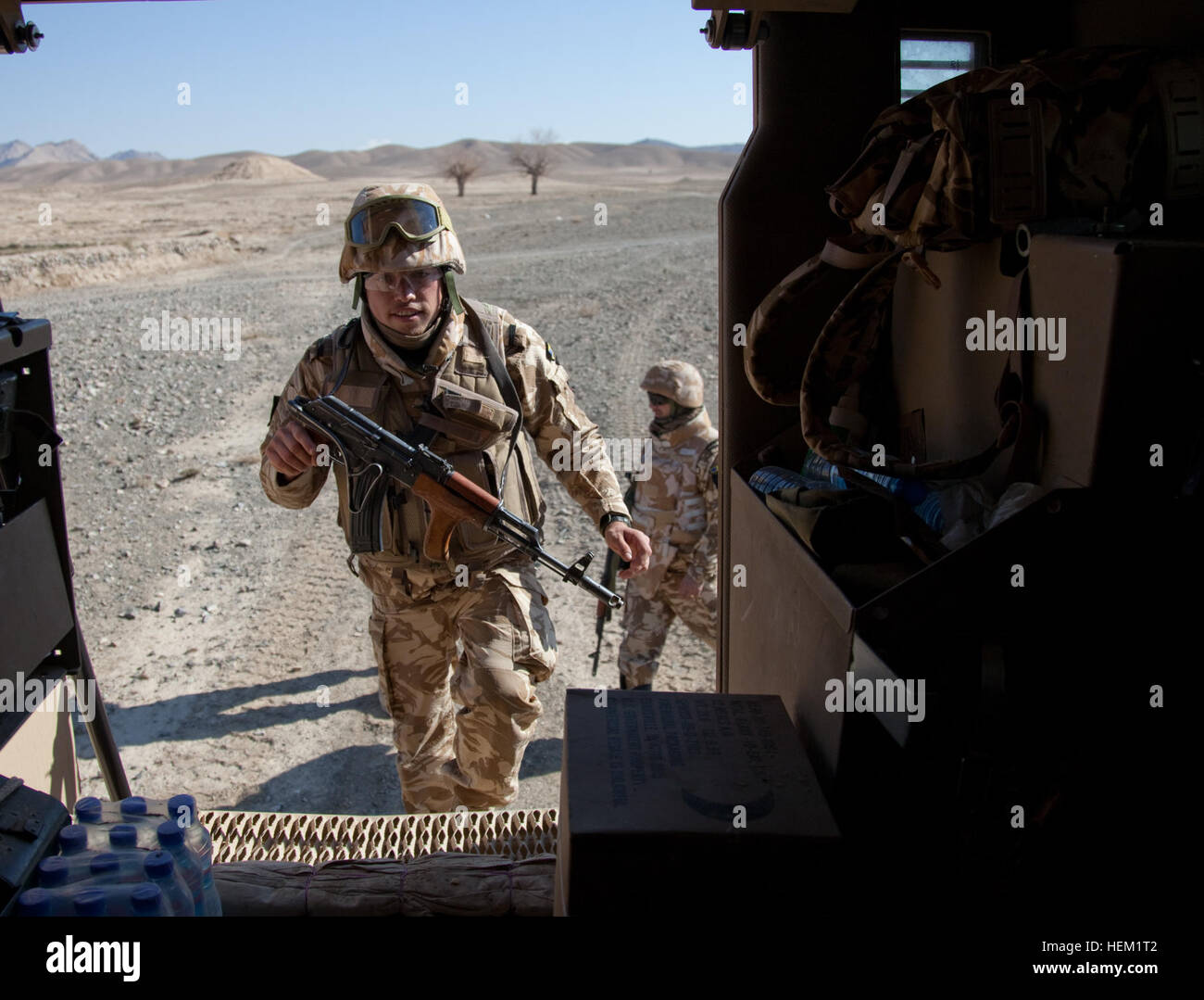Romanian army soldiers from 300th Mechanized Infantry Battalion, St ...