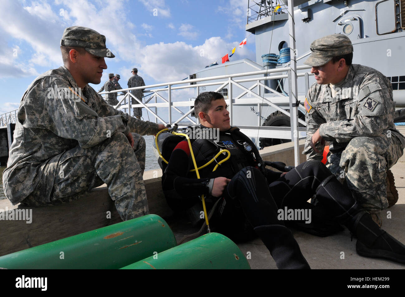 Army engineer divers hi-res stock photography and images - Alamy