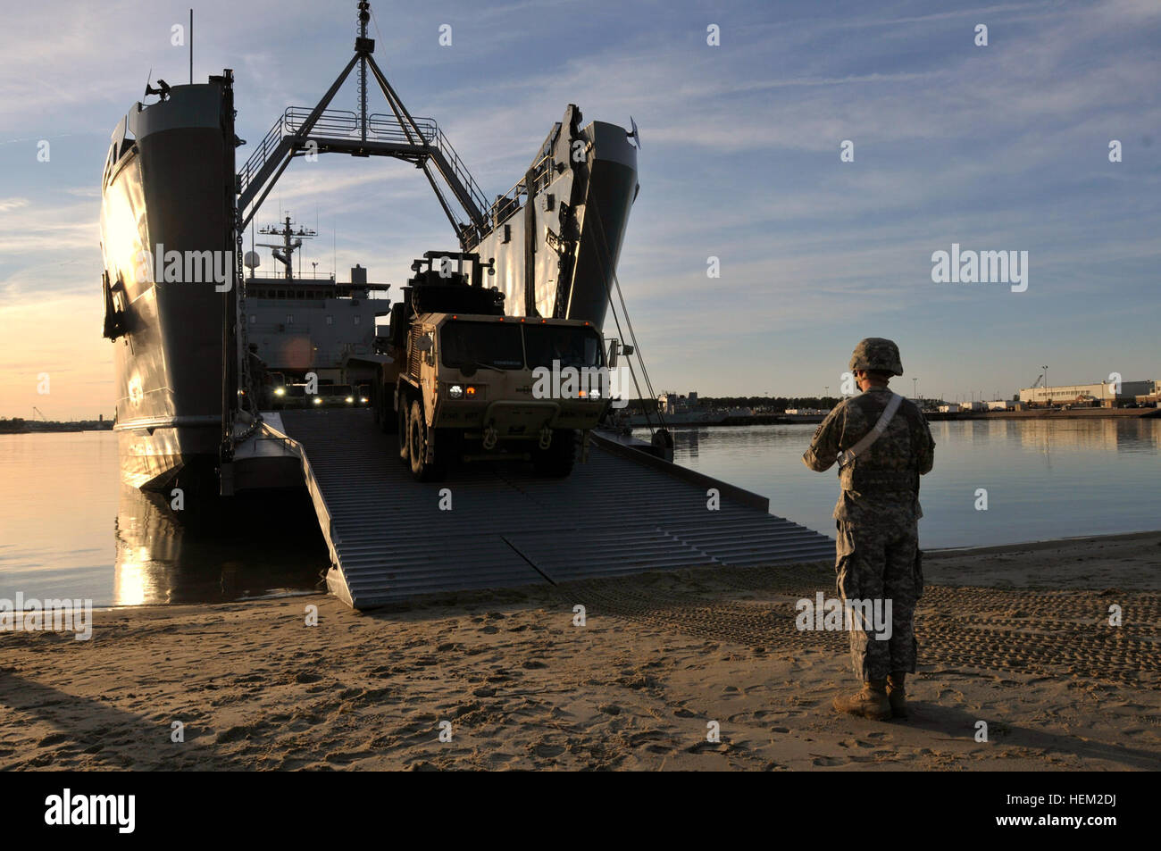 Army logistics support vessel 4 hi-res stock photography and images - Alamy