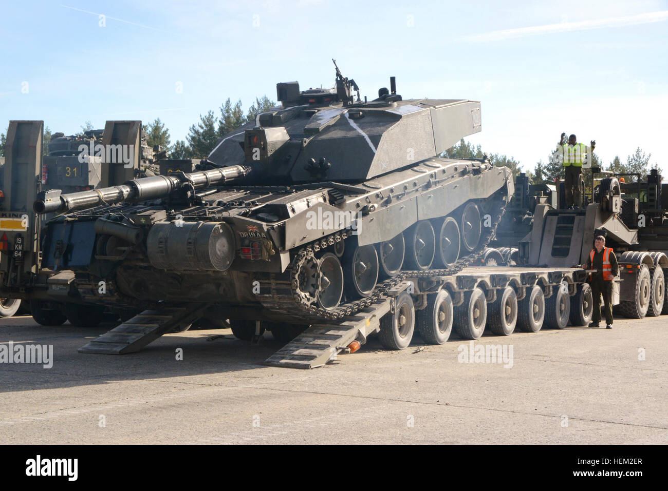 Soldiers of the United Kingdom's Mercian Regiment manuver their ...