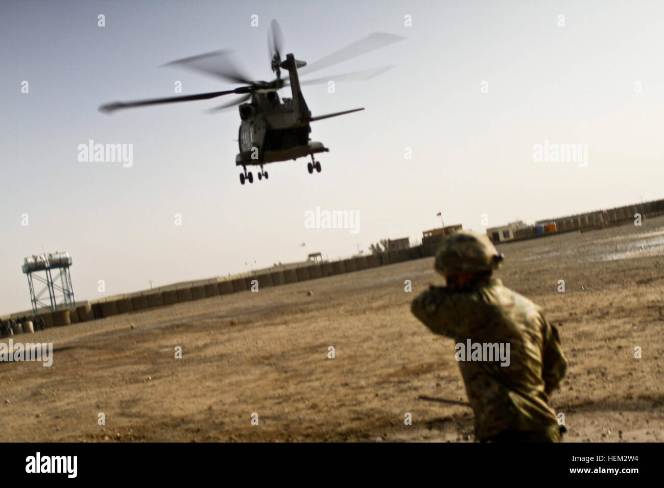 A British Army soldier with the 1st Battalion, The Princes of Wales ...