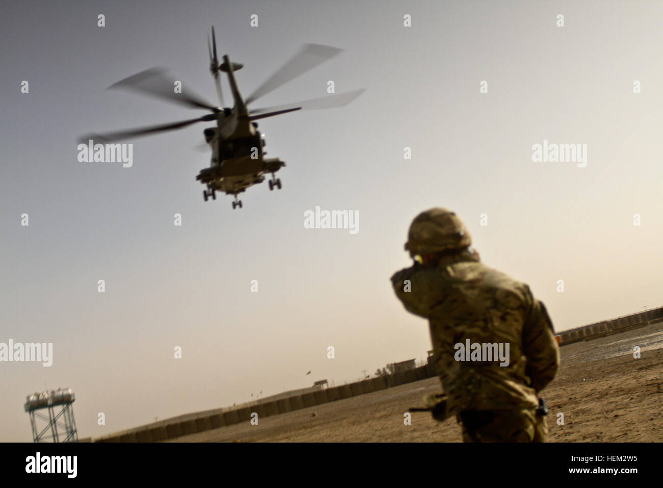 A British army soldier with the 1st Battalion, The Princes of Wales ...