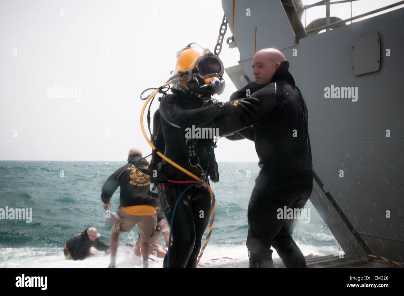 Army deep sea divers of the 569th Engineer Detachment on board LCU-2018 ...