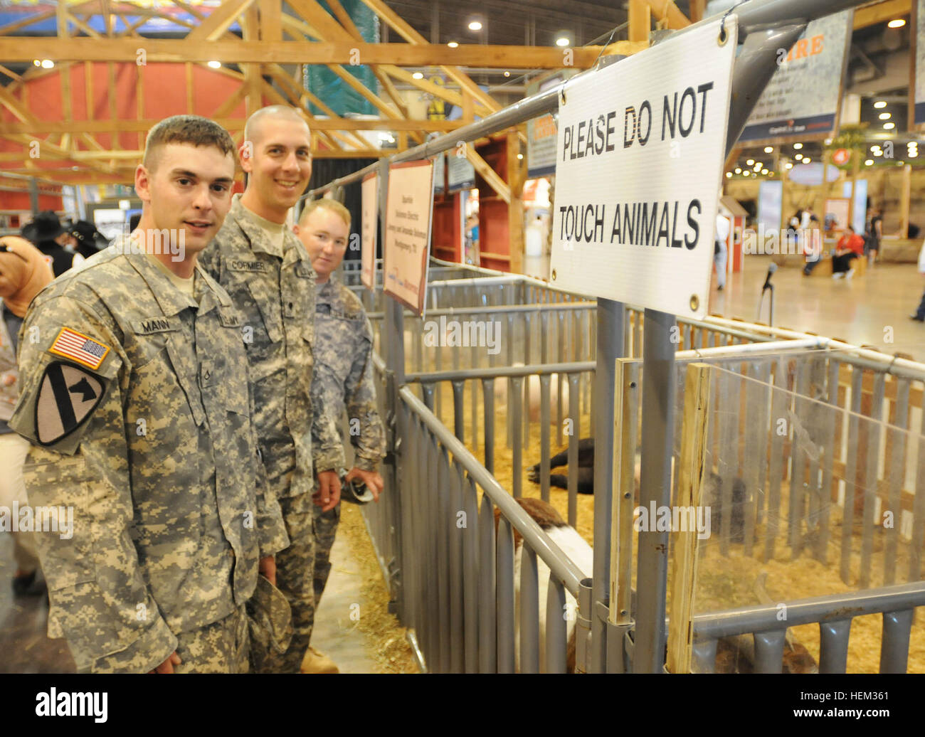 Division Soldiers view the livestockHouston – Three 1st Cavalry ...