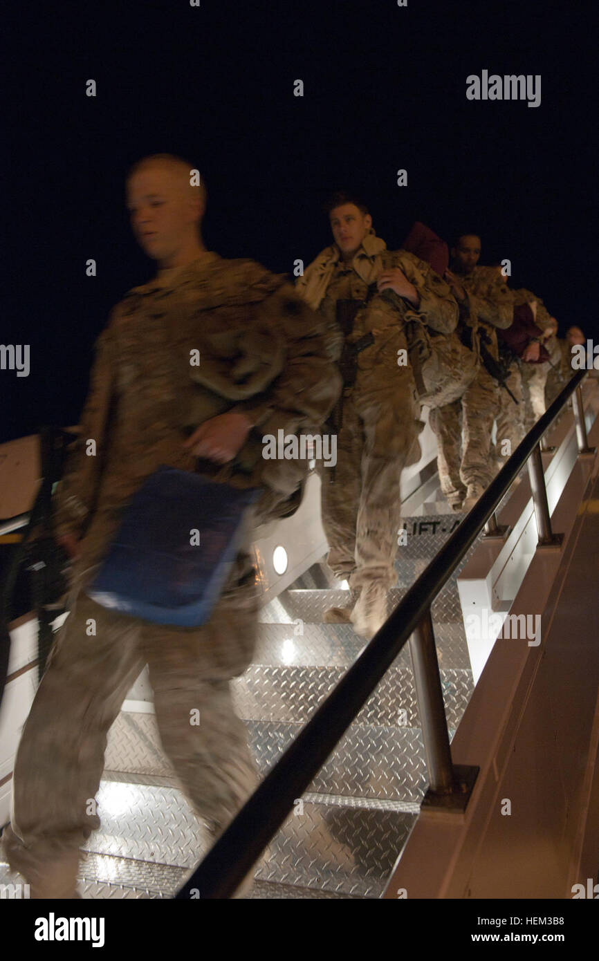 Members of the 45th Infantry Brigade, Oklahoma Army National Guard exit ...