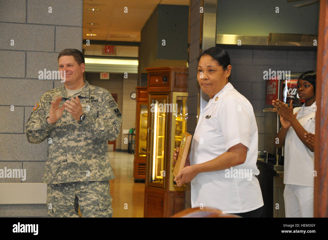 Sgt. 1st Class Joyce Parham, 4th Maneuver Enhancement Brigade, dining ...
