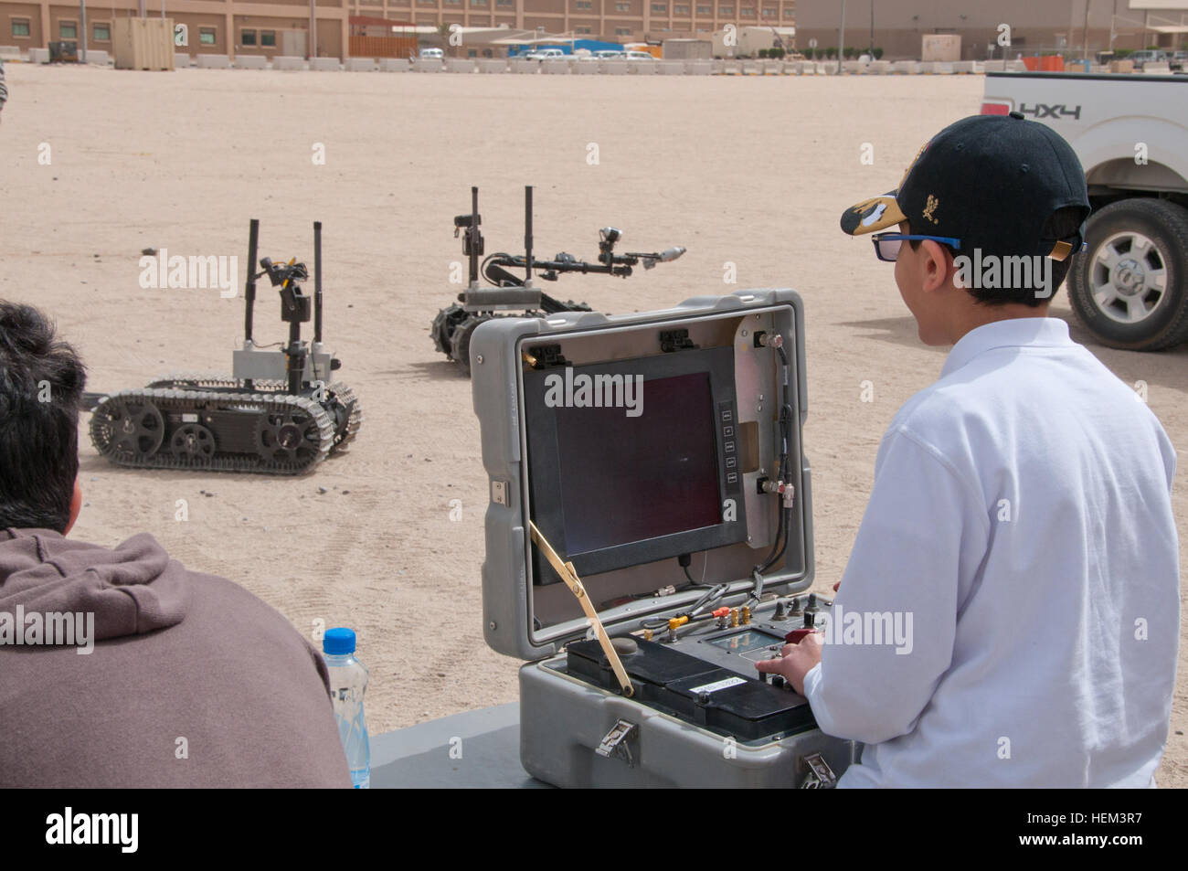 American explosive ordnance disposal hi-res stock photography and ...