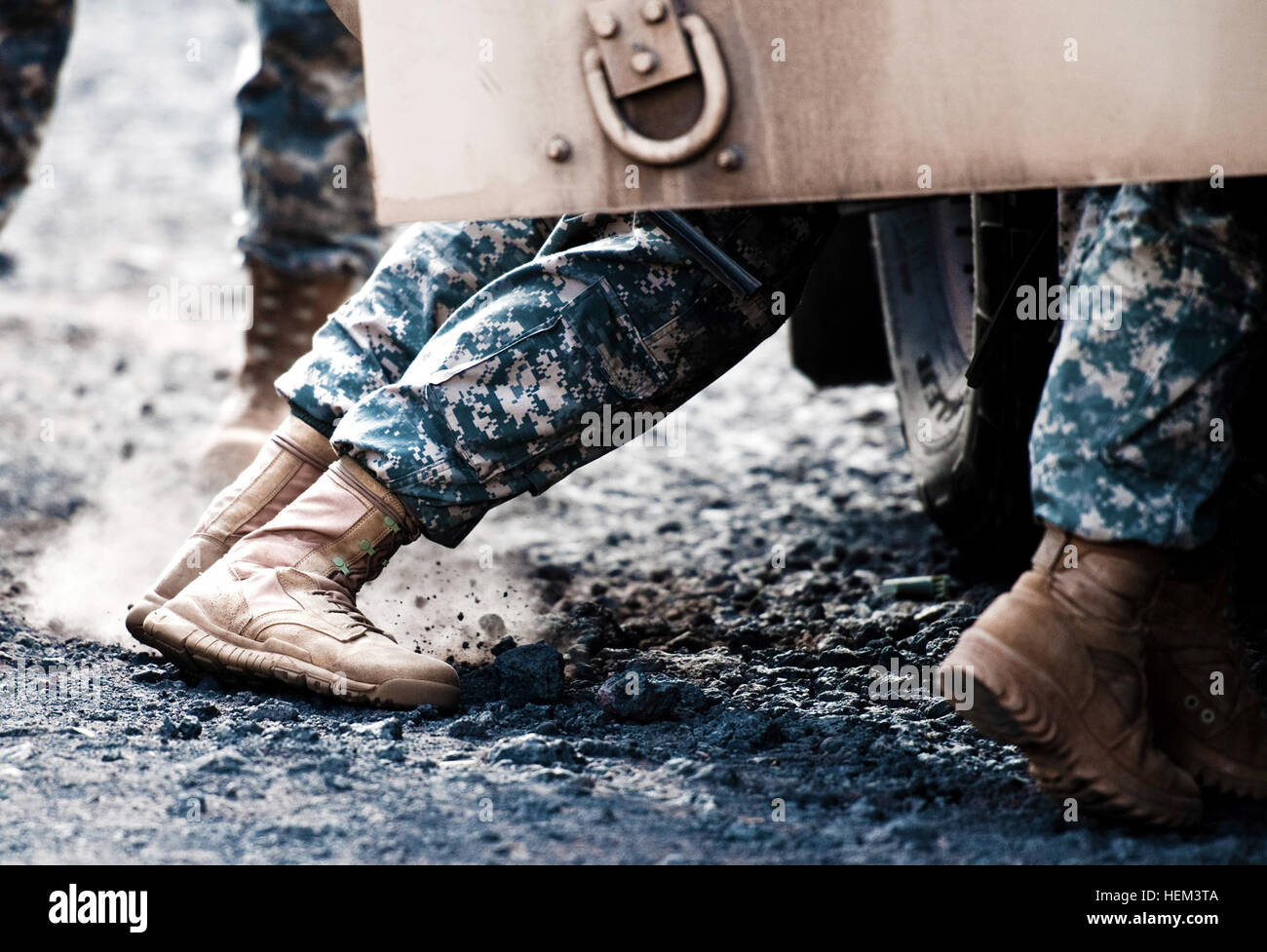 Soldiers assigned to the 558th Military Police Company, 728th MP ...