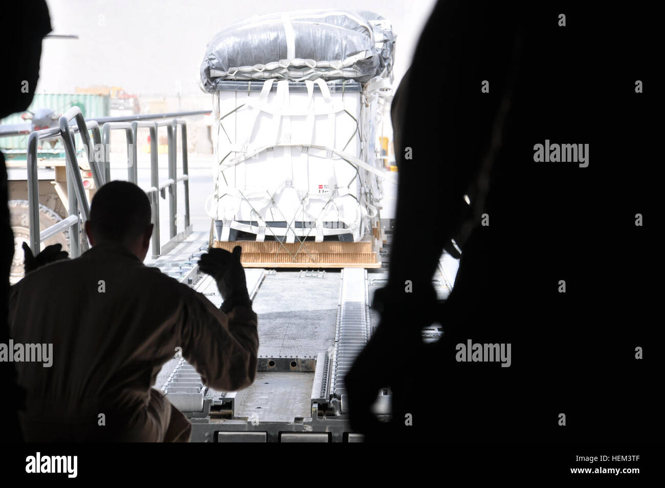 Container handling systems hi-res stock photography and images - Alamy