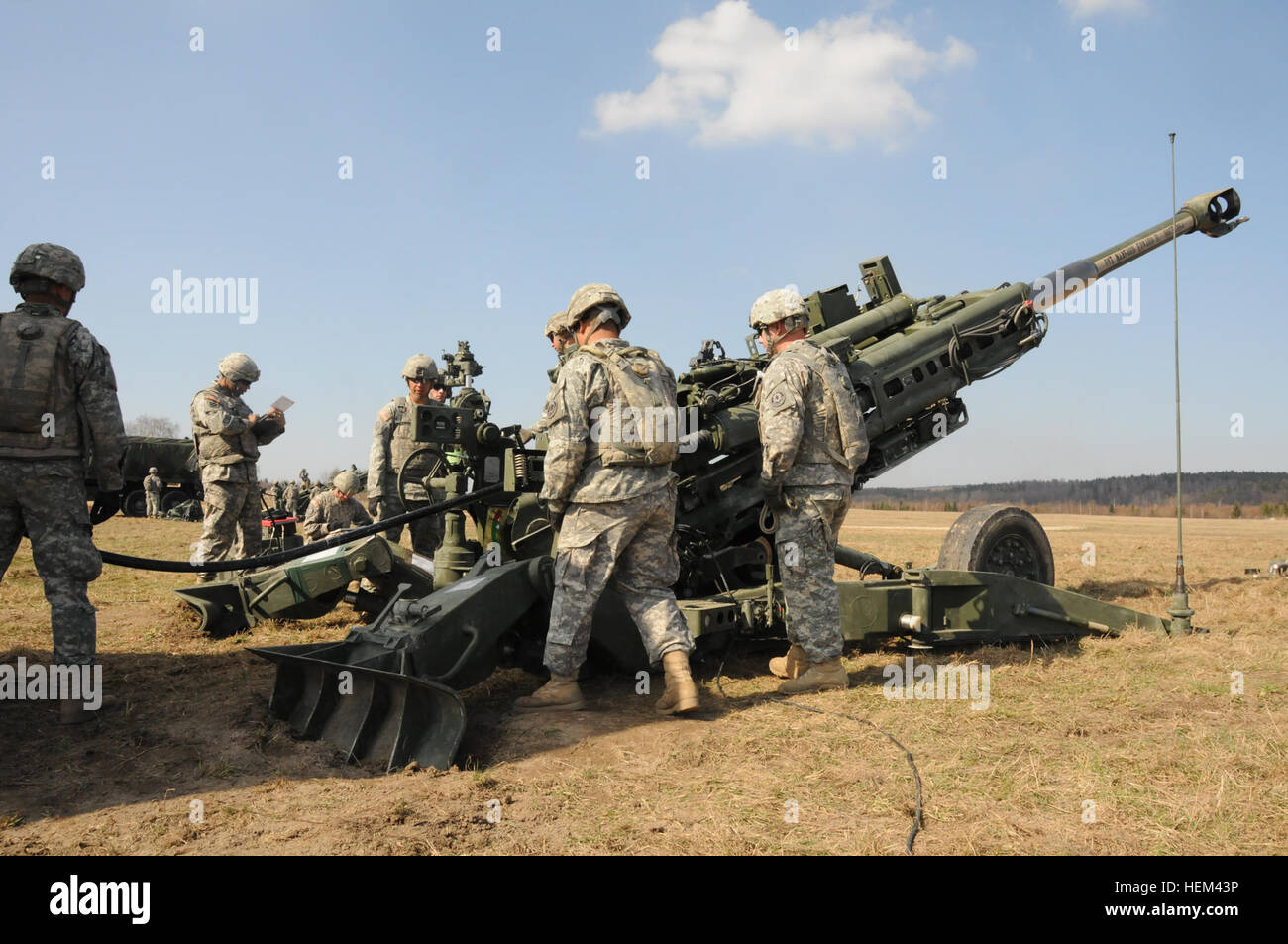 M777 Howitzer Live Fire Exercise (6877749752 Stock Photo - Alamy