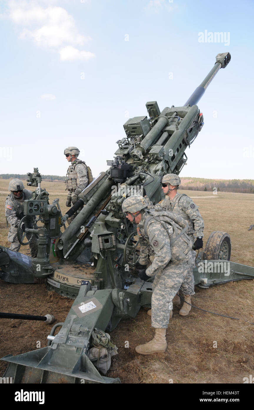 M777 Howitzer Live Fire Exercise (7023853793 Stock Photo - Alamy