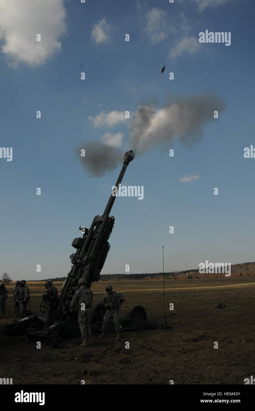 M777 Howitzer Live Fire Exercise (6877744476 Stock Photo - Alamy