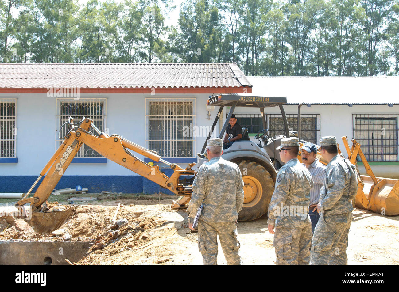 Soldiers with the Missouri National Guards 35th Engineer Brigade ...