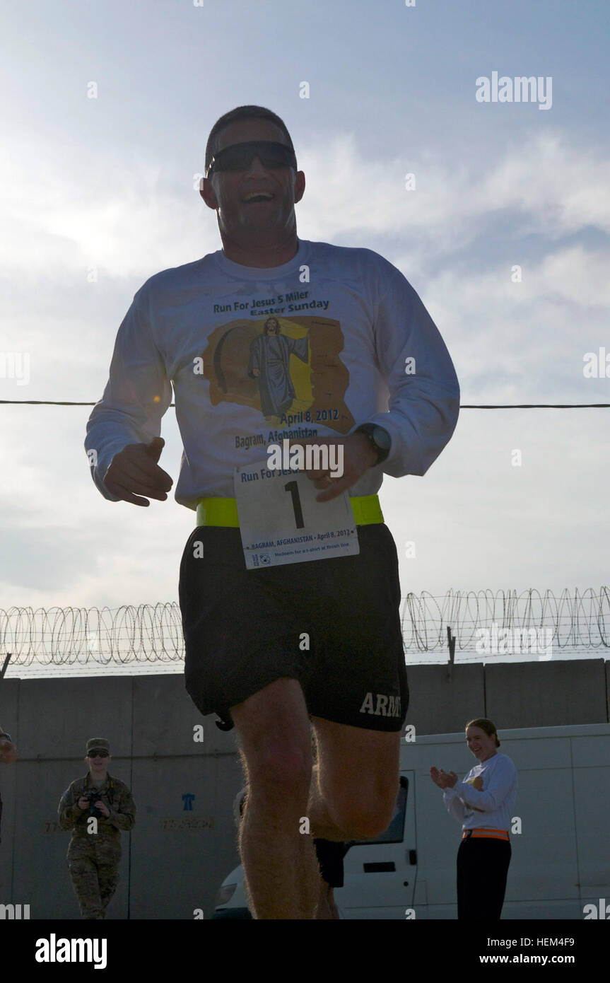 The 82nd Combat Aviation Brigade Chaplain (Maj.) Stanton Trotter of ...