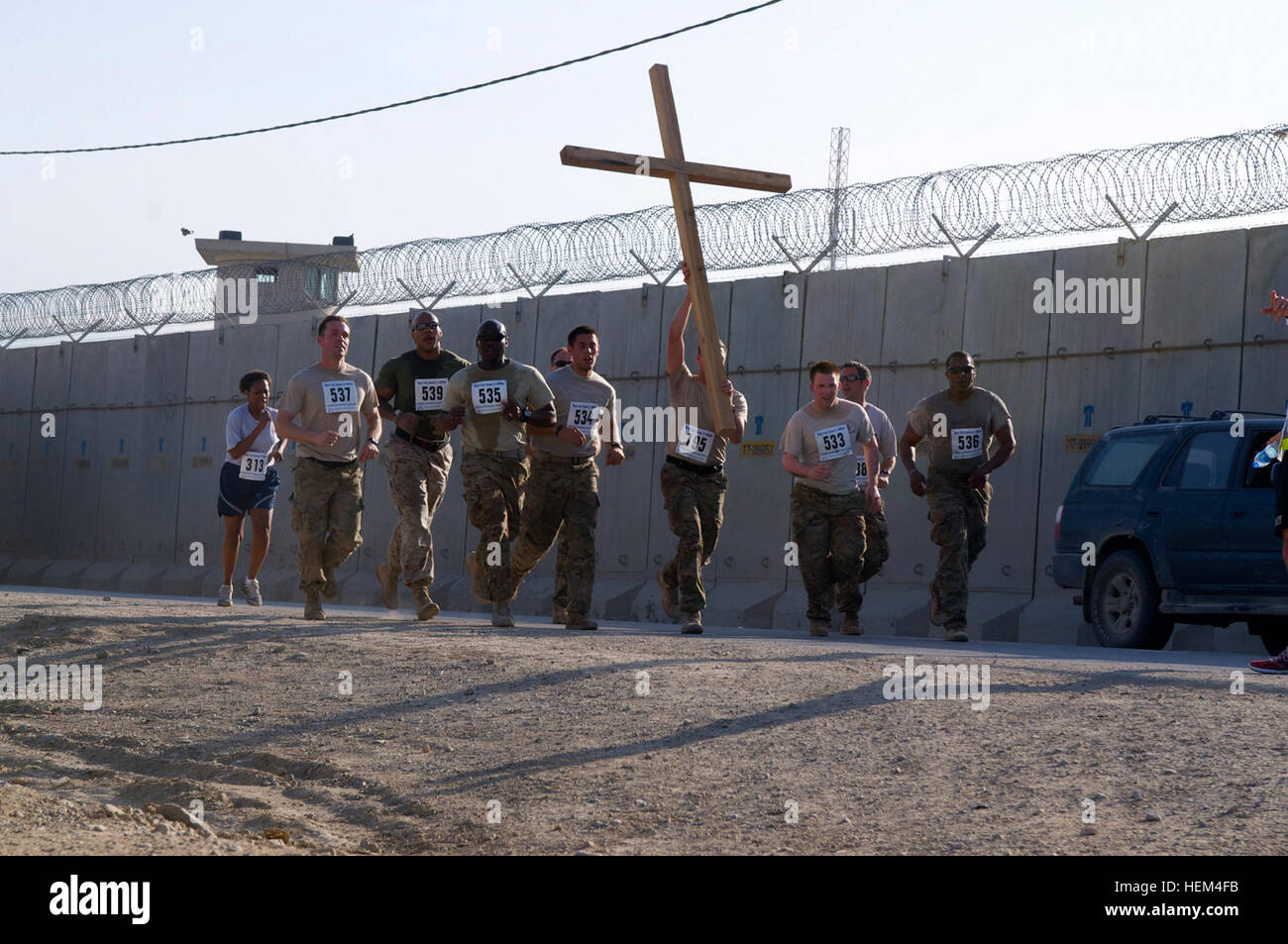 A group of U.S. Army soldiers complete the five-mile "Run for Jesus ...