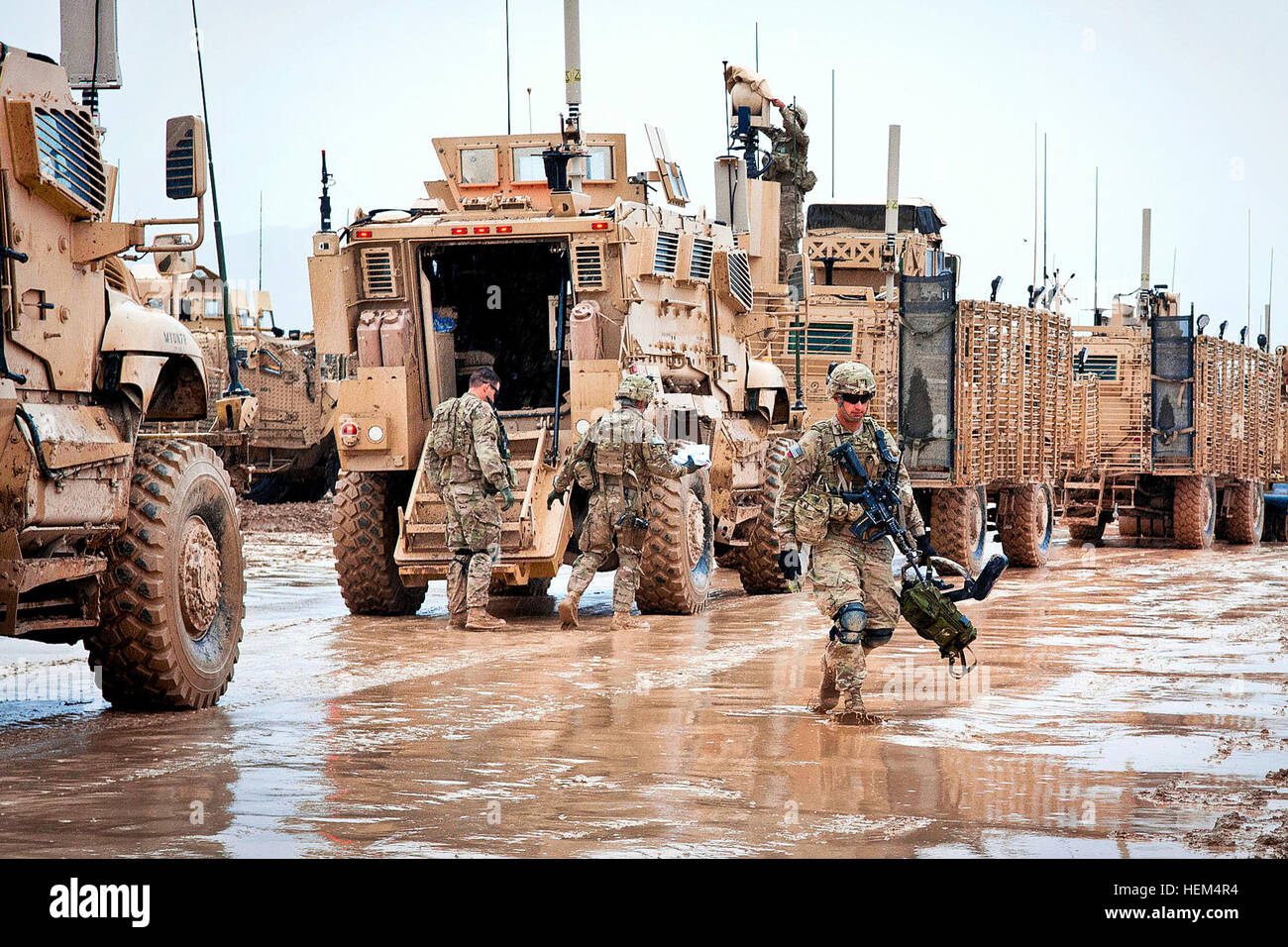 Staff Sgt. Joshua Devoe and other paratroopers with the 82nd Airborne ...