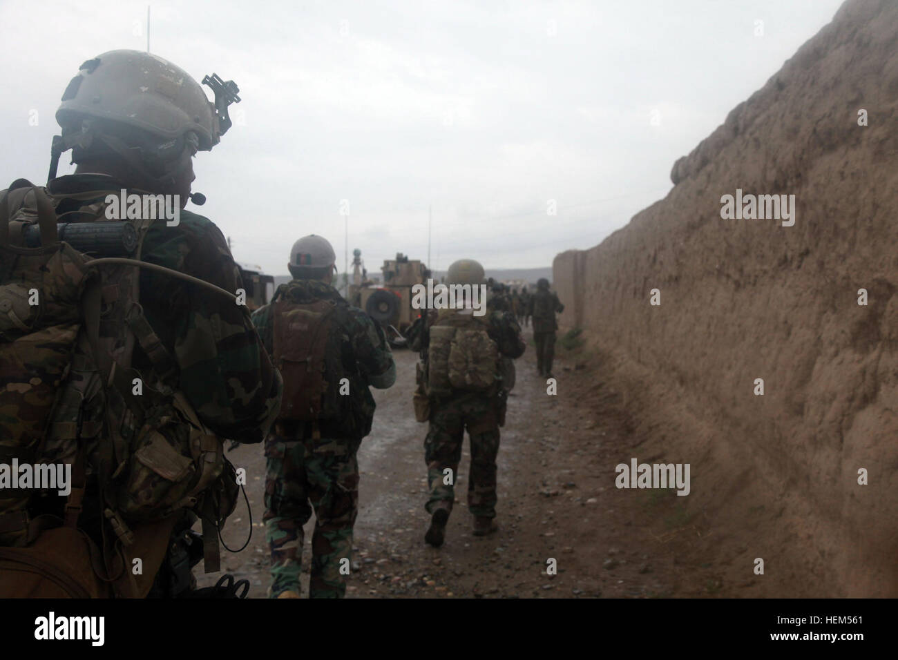 Afghan National Army soldiers with the 5th Commando Kandak conduct a ...
