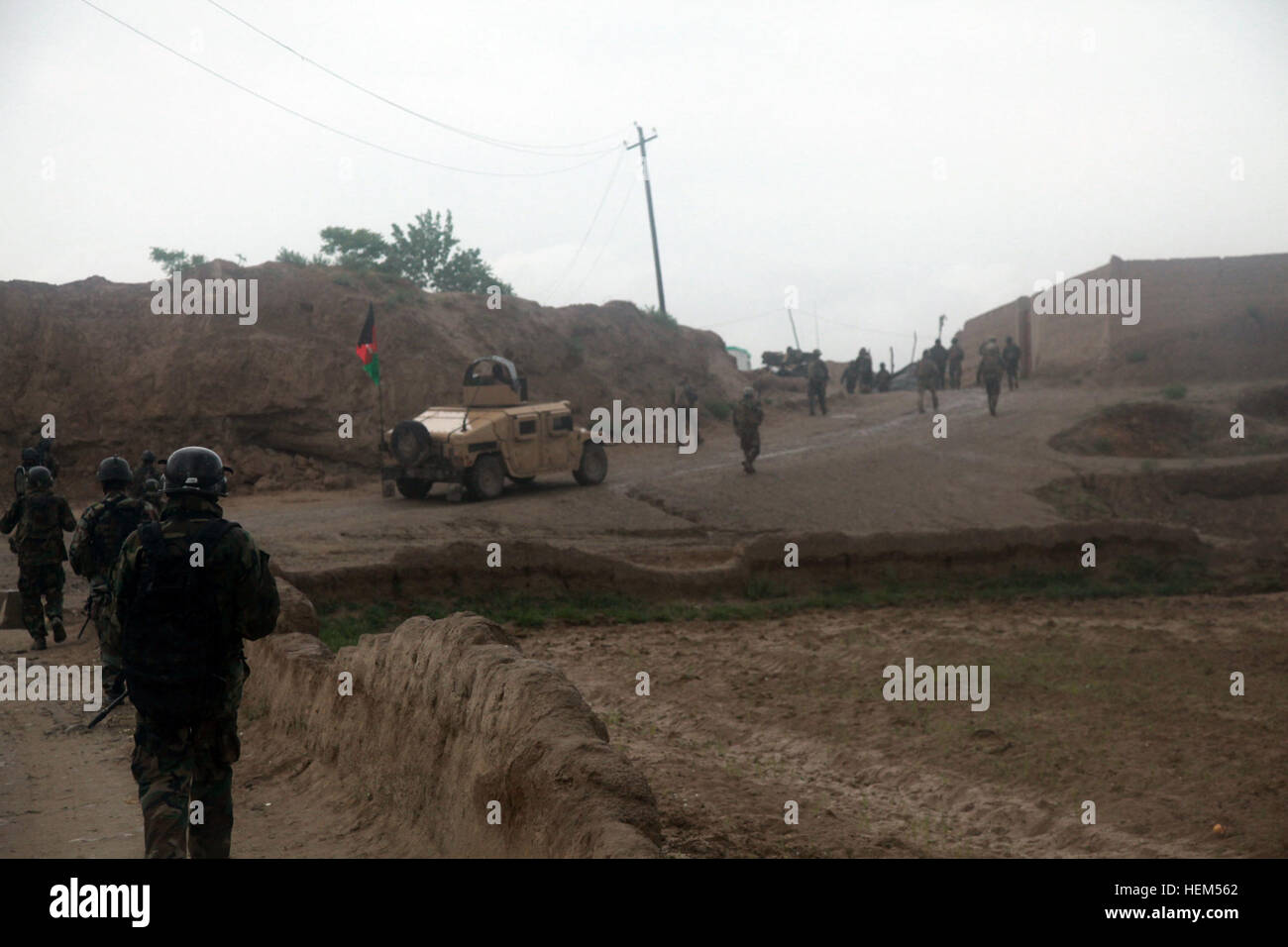 Afghan National Army soldiers with the 5th Commando Kandak conduct a ...