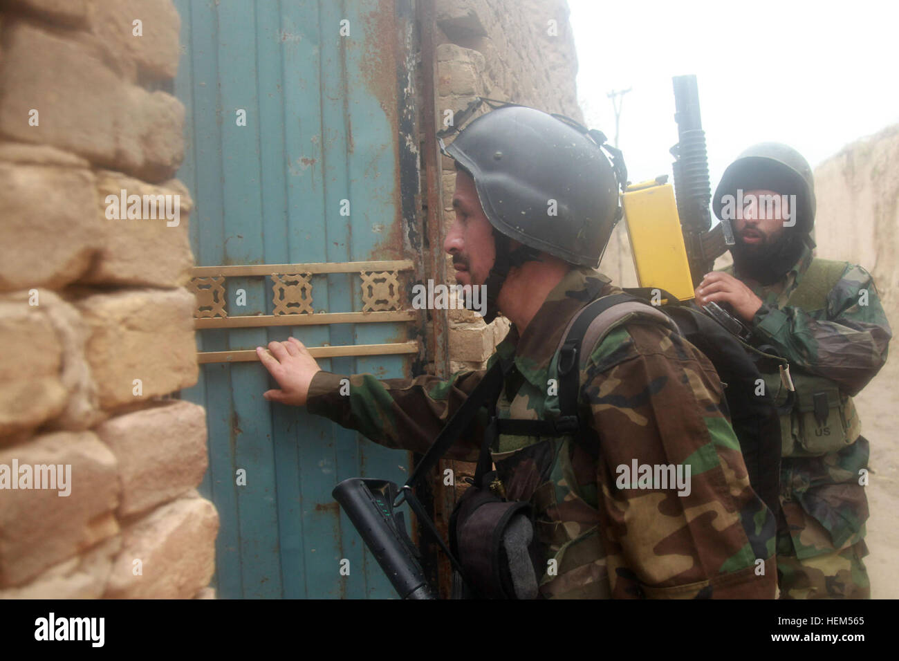 Afghan National Army soldiers with the 5th Commando Kandak search a ...